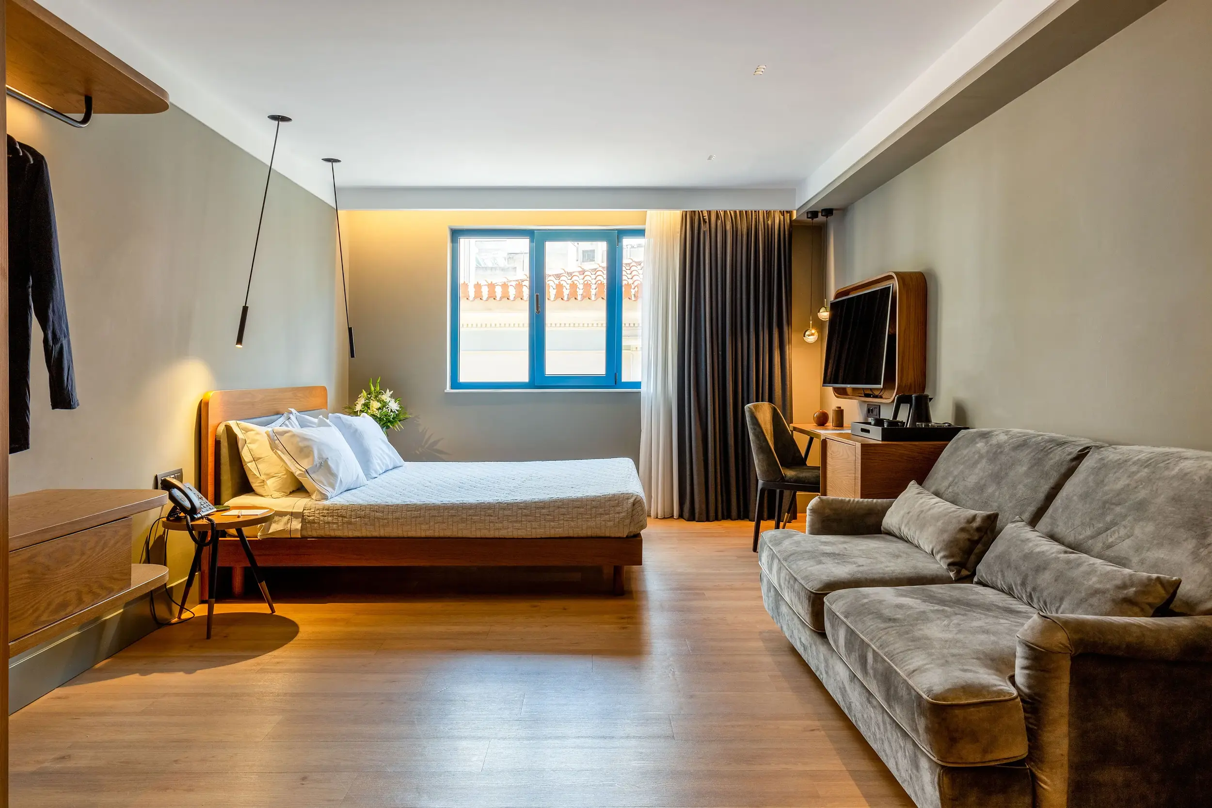 Original Room - 4 Person | Bob W. Athens Eolou