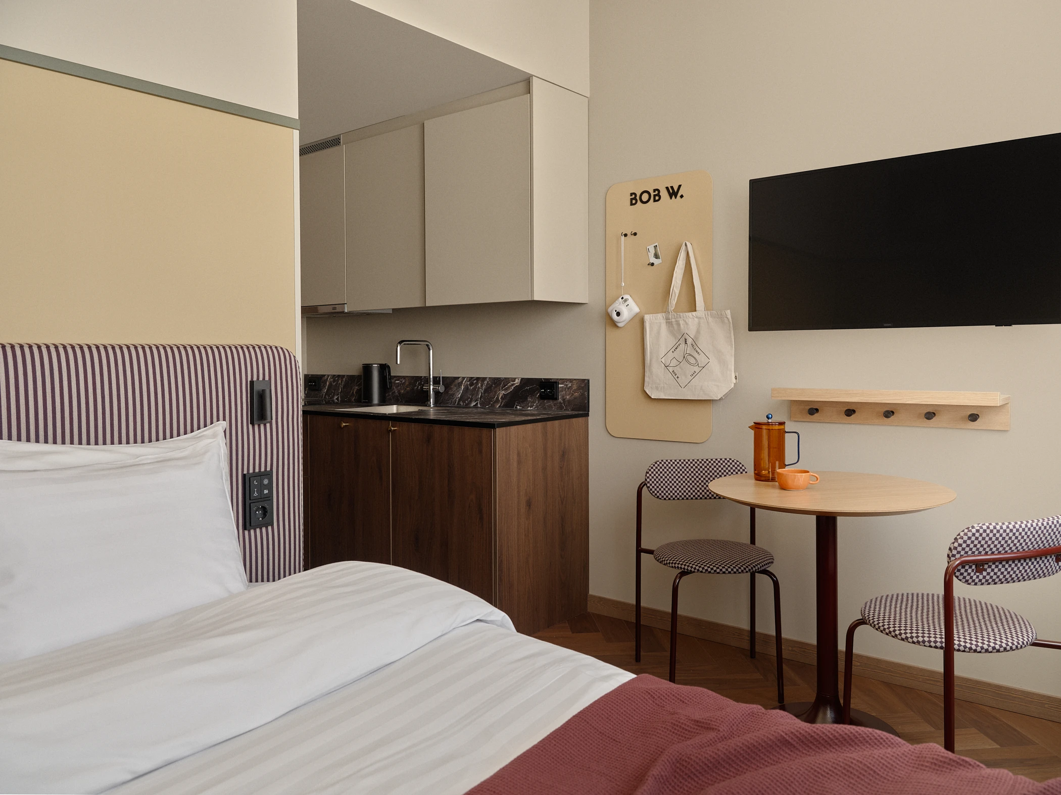 Compact Studio - 2 People | Bob W Helsinki Kamppi